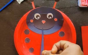 Cute Paper Plate Ladybug Craft for KIDS (Free template)