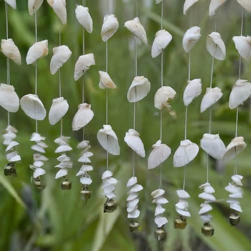 12 Cool DIY SeaShell Wind Chimes for a Beachy Vibe