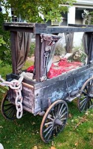 11 Spine-Chilling DIY Halloween Outdoor Decor Ideas