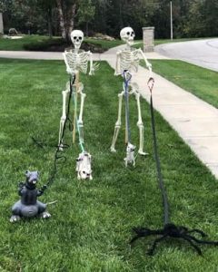11 Spine-Chilling DIY Halloween Outdoor Decor Ideas