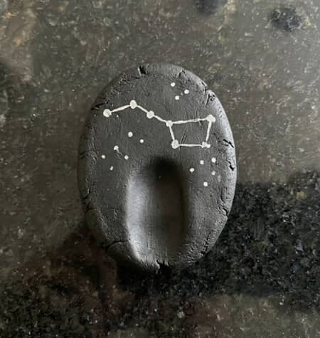 10 DIY Clay Worry Stone Ideas That Reliefs Stress